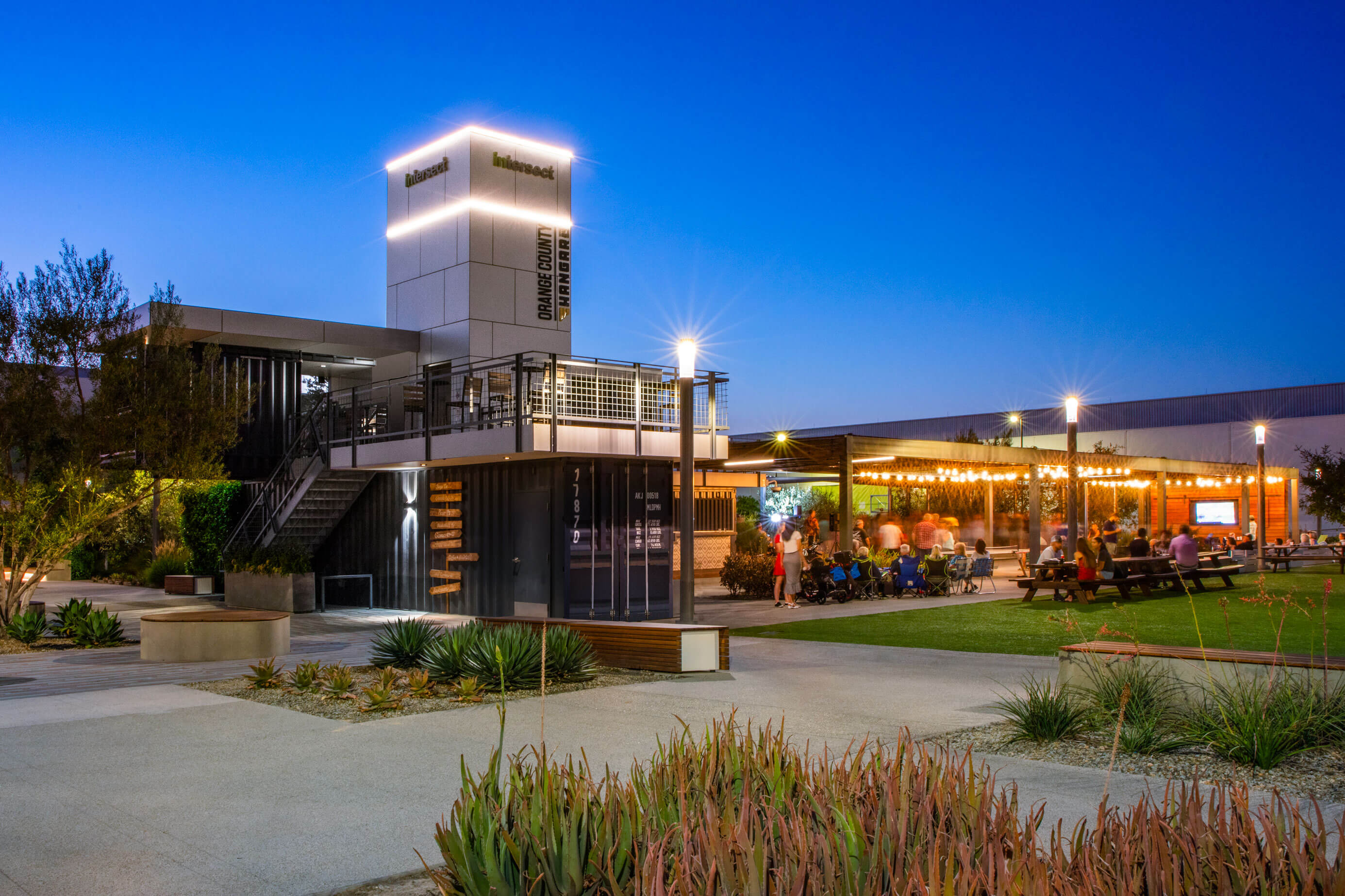 CONTAINER PAVILION AT INTERSECT